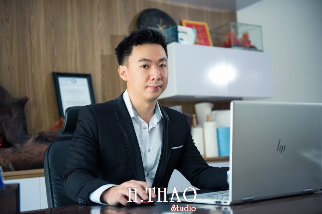 Bộ ảnh giám đốc Ricky lịch lãm phong cách - HThao Studio